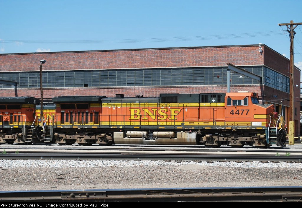 BNSF 4477